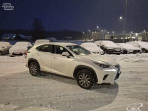White Lexus NX 300h 2018 in Avizieniai, with an engine capacity of 2.50 L and mileage of 160 thousand km for 22500 €, photo 2 on AUTOMOTO.COM.LV