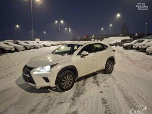 White Lexus NX 300h 2018 in Avizieniai, with an engine capacity of 2.50 L and mileage of 160 thousand km for 22500 €, photo 3 on AUTOMOTO.COM.LV