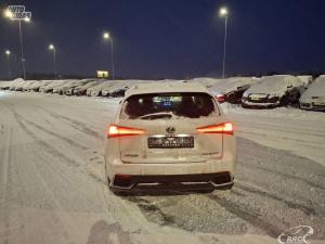 White Lexus NX 300h 2018 in Avizieniai, with an engine capacity of 2.50 L and mileage of 160 thousand km for 22500 €, photo 5 on AUTOMOTO.COM.LV