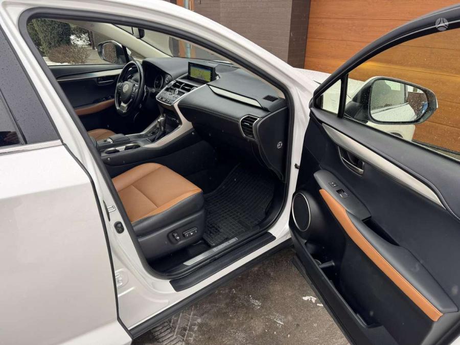 White Lexus NX 300h 2018 in Marijampole, with an engine capacity of 2.49 L and mileage of 170 thousand km for 25500 €, photo 25 on AUTOMOTO.COM.LV