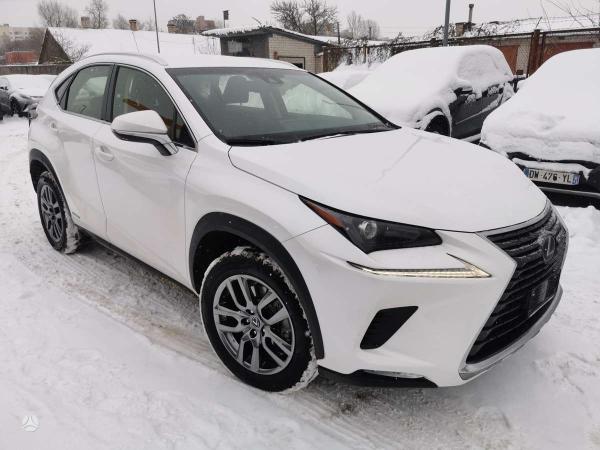 White Lexus NX 300h 2018 in Vilnius, with an engine capacity of 2.49 L and mileage of 120 thousand km for 23400 €, photo 2 on AUTOMOTO.COM.LV