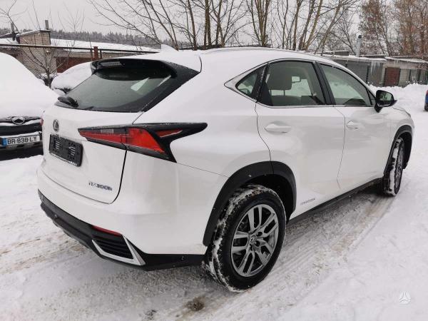 White Lexus NX 300h 2018 in Vilnius, with an engine capacity of 2.49 L and mileage of 120 thousand km for 23400 €, photo 3 on AUTOMOTO.COM.LV