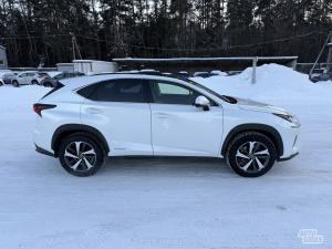White Lexus NX 300h 2018 in Vilnius, with an engine capacity of 2.50 L and mileage of 109 thousand km for 26500 €, photo 4 on AUTOMOTO.COM.LV