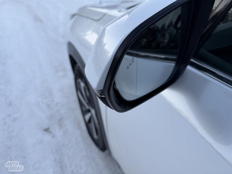 White Lexus NX 300h 2018 in Vilnius, with an engine capacity of 2.50 L and mileage of 109 thousand km for 26500 €, photo 10 on AUTOMOTO.COM.LV