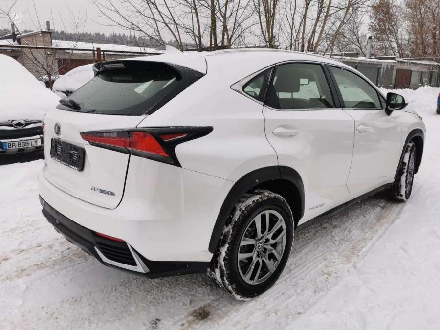 White Lexus NX 300h 2018 in Vilnius, with an engine capacity of 2.49 L and mileage of 120 thousand km for 23200 €, photo 3 on AUTOMOTO.COM.LV