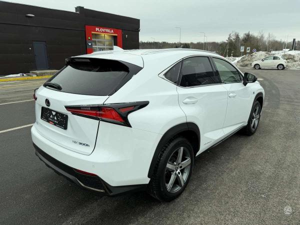White Lexus NX 300h 2018 in Vilnius, with an engine capacity of 2.49 L and mileage of 133 thousand km for 25500 €, photo 4 on AUTOMOTO.COM.LV