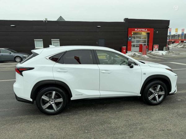 White Lexus NX 300h 2018 in Vilnius, with an engine capacity of 2.49 L and mileage of 133 thousand km for 25500 €, photo 7 on AUTOMOTO.COM.LV