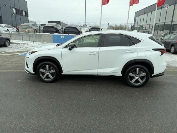 White Lexus NX 300h 2018 in Vilnius, with an engine capacity of 2.49 L and mileage of 133 thousand km for 25500 €, photo 8 on AUTOMOTO.COM.LV