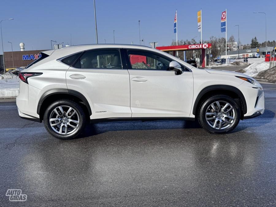 White Lexus NX 300h 2018 in Vilnius, with an engine capacity of 2.50 L and mileage of 174 thousand km for 22850 €, photo 4 on AUTOMOTO.COM.LV