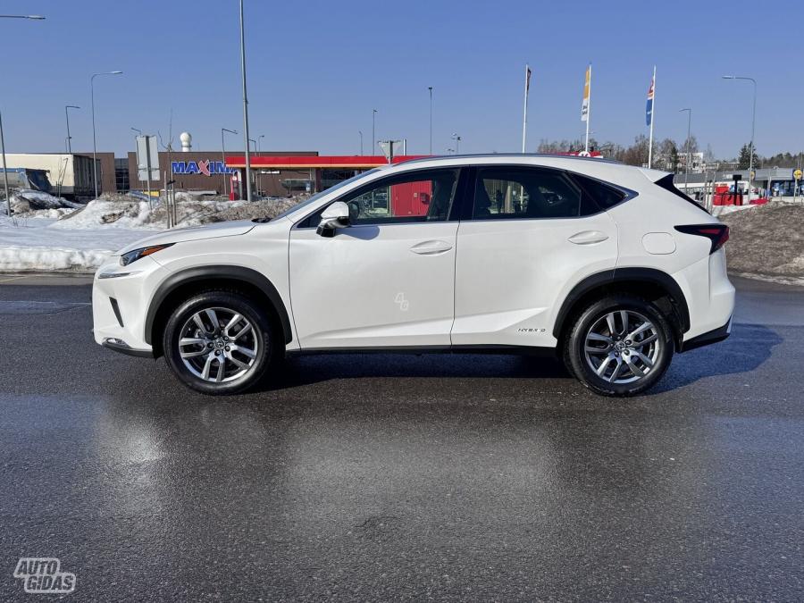 White Lexus NX 300h 2018 in Vilnius, with an engine capacity of 2.50 L and mileage of 174 thousand km for 22850 €, photo 7 on AUTOMOTO.COM.LV