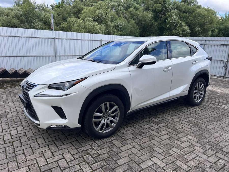 Balts Lexus NX 300h 2018 Panevēža, ar dzinēja tilpumu 2.49 L un nobraukumu 152 tūkst. km par 16599 €, foto 3 vietnē AUTOMOTO.COM.LV