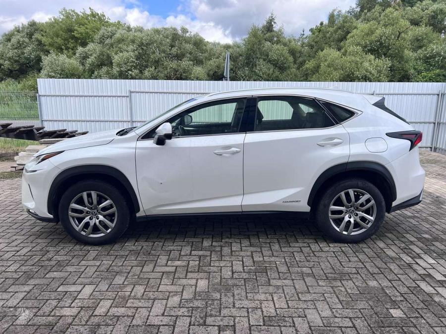 Balts Lexus NX 300h 2018 Panevēža, ar dzinēja tilpumu 2.49 L un nobraukumu 152 tūkst. km par 16599 €, foto 4 vietnē AUTOMOTO.COM.LV