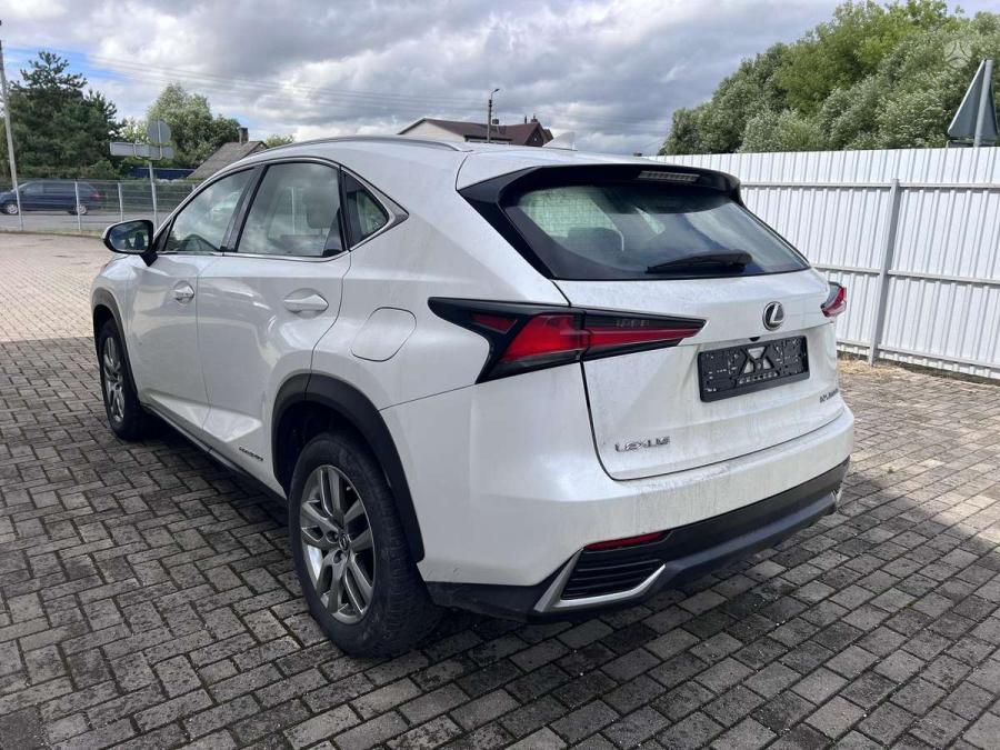 Balts Lexus NX 300h 2018 Panevēža, ar dzinēja tilpumu 2.49 L un nobraukumu 152 tūkst. km par 16599 €, foto 6 vietnē AUTOMOTO.COM.LV