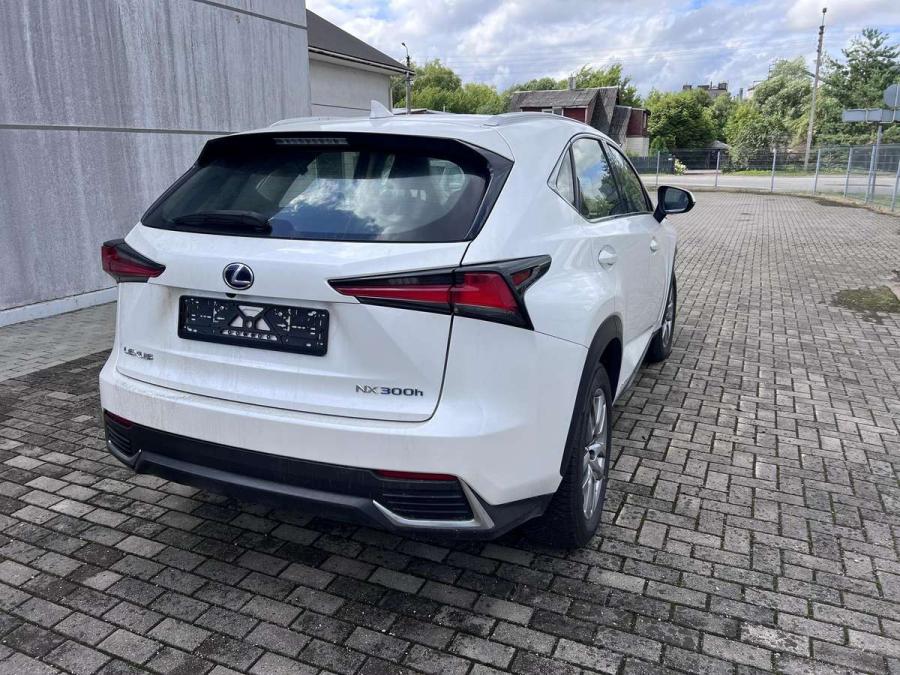 Balts Lexus NX 300h 2018 Panevēža, ar dzinēja tilpumu 2.49 L un nobraukumu 152 tūkst. km par 16599 €, foto 8 vietnē AUTOMOTO.COM.LV