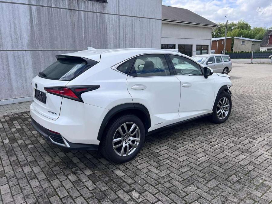 Balts Lexus NX 300h 2018 Panevēža, ar dzinēja tilpumu 2.49 L un nobraukumu 152 tūkst. km par 16599 €, foto 9 vietnē AUTOMOTO.COM.LV