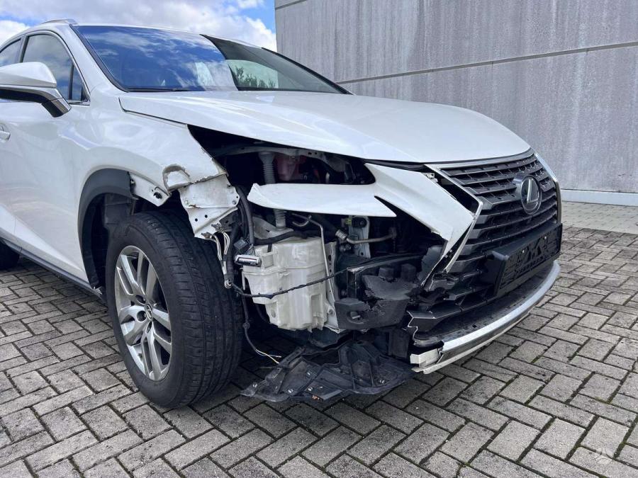 Balts Lexus NX 300h 2018 Panevēža, ar dzinēja tilpumu 2.49 L un nobraukumu 152 tūkst. km par 16599 €, foto 11 vietnē AUTOMOTO.COM.LV