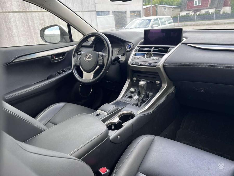 Balts Lexus NX 300h 2018 Panevēža, ar dzinēja tilpumu 2.49 L un nobraukumu 152 tūkst. km par 16599 €, foto 15 vietnē AUTOMOTO.COM.LV