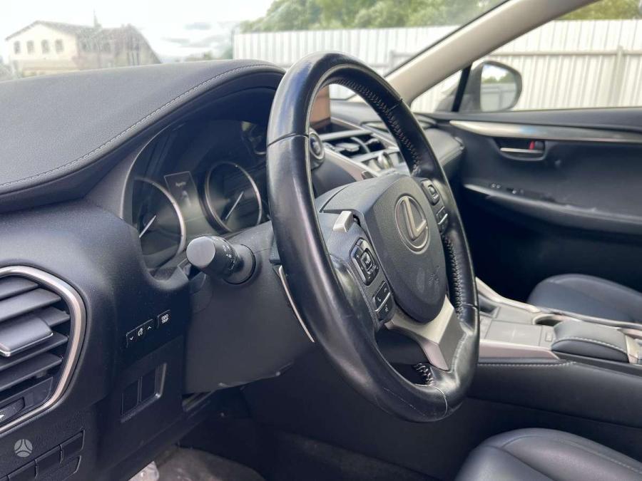 Balts Lexus NX 300h 2018 Panevēža, ar dzinēja tilpumu 2.49 L un nobraukumu 152 tūkst. km par 16599 €, foto 16 vietnē AUTOMOTO.COM.LV