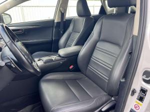 Balts Lexus NX 300h 2018 Panevēža, ar dzinēja tilpumu 2.49 L un nobraukumu 152 tūkst. km par 16599 €, foto 17 vietnē AUTOMOTO.COM.LV