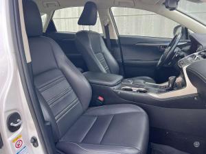 Balts Lexus NX 300h 2018 Panevēža, ar dzinēja tilpumu 2.49 L un nobraukumu 152 tūkst. km par 16599 €, foto 18 vietnē AUTOMOTO.COM.LV