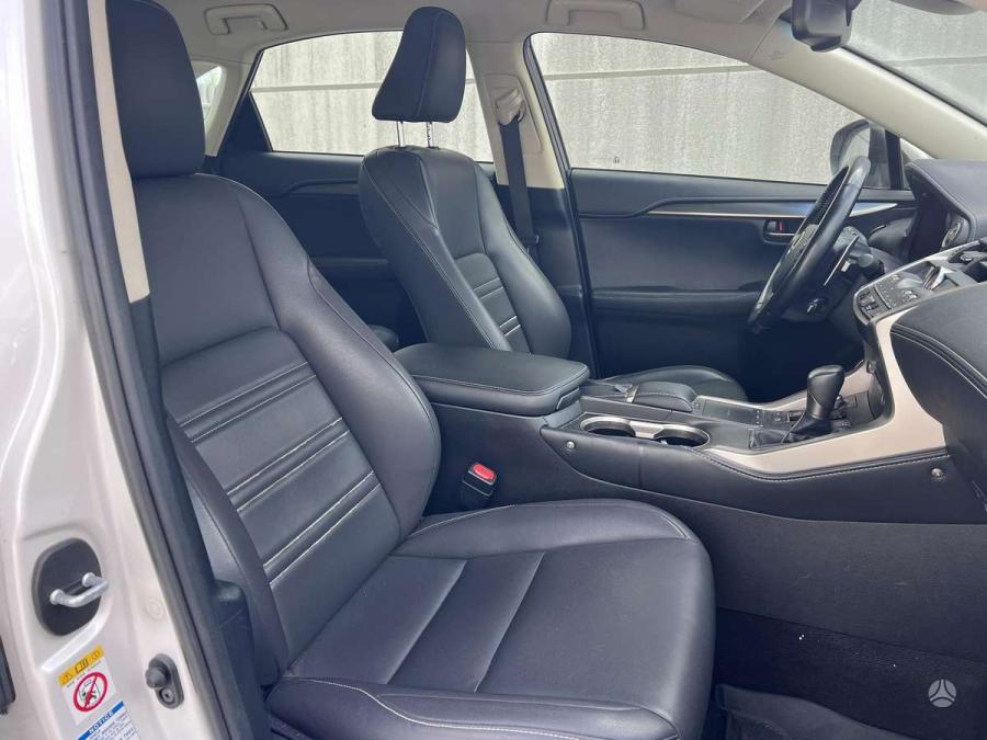 Balts Lexus NX 300h 2018 Panevēža, ar dzinēja tilpumu 2.49 L un nobraukumu 152 tūkst. km par 16599 €, foto 18 vietnē AUTOMOTO.COM.LV