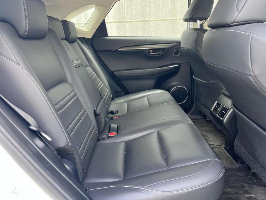 Balts Lexus NX 300h 2018 Panevēža, ar dzinēja tilpumu 2.49 L un nobraukumu 152 tūkst. km par 16599 €, foto 19 vietnē AUTOMOTO.COM.LV
