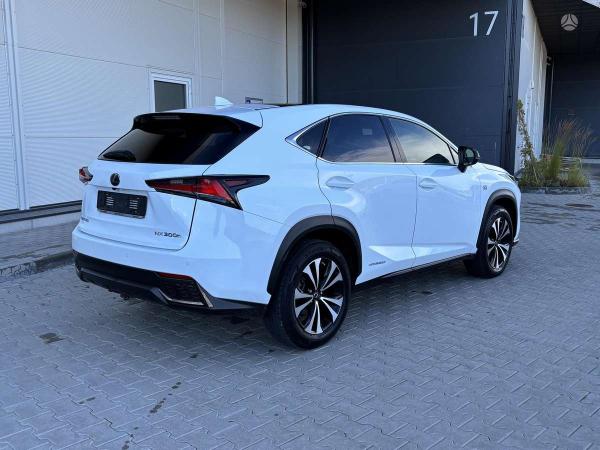 White Lexus NX 300h 2018 in Vilnius, with an engine capacity of 2.49 L and mileage of 237 thousand km for 25700 €, photo 5 on AUTOMOTO.COM.LV