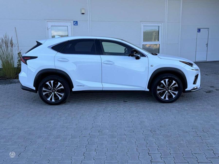 Белый Лексус NX 300h 2018 в Вильнюс, объемом двигателя 2.49 л и пробегом 237 тыс. км за 25700 €, фото 7 на AUTOMOTO.COM.LV