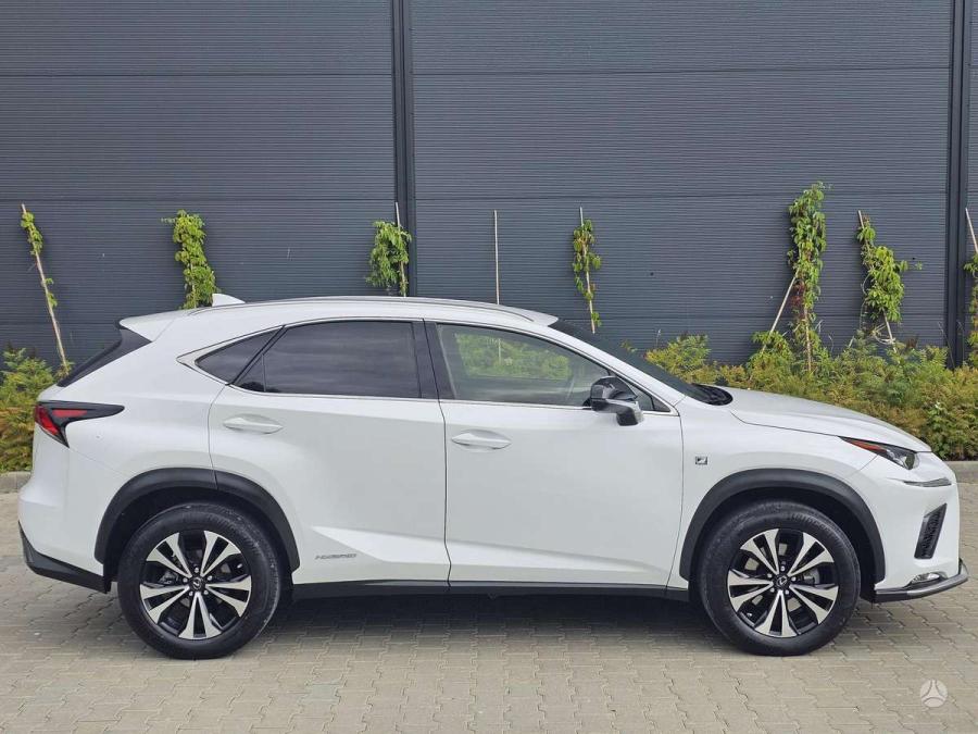 Белый Лексус NX 300h 2018 в Вильнюс, объемом двигателя 2.49 л и пробегом 112 тыс. км за 28500 €, фото 4 на AUTOMOTO.COM.LV