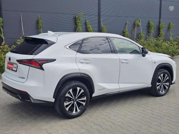 Белый Лексус NX 300h 2018 в Вильнюс, объемом двигателя 2.49 л и пробегом 112 тыс. км за 28500 €, фото 7 на AUTOMOTO.COM.LV
