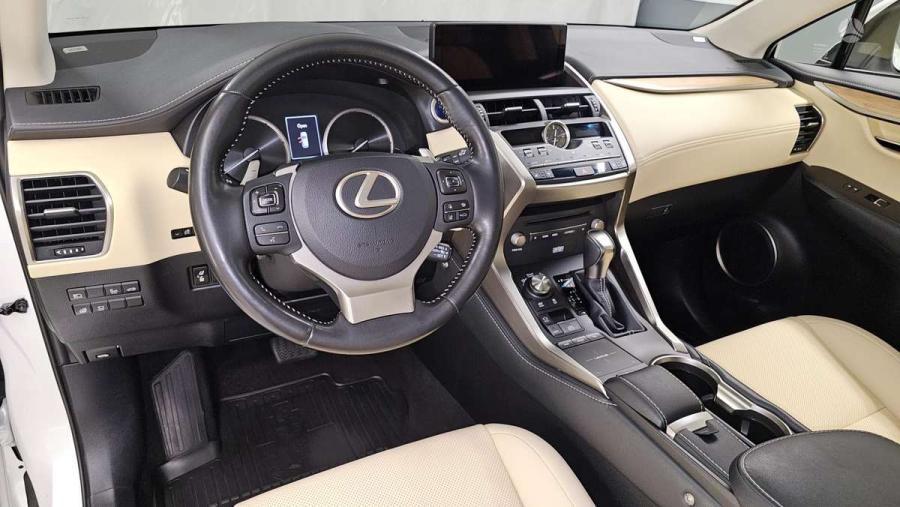 White Lexus NX 300h 2018 in Tallinn, with an engine capacity of 2.49 L and mileage of 109 thousand km for 30495 €, photo 16 on AUTOMOTO.COM.LV