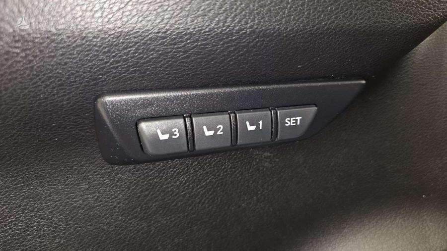 White Lexus NX 300h 2018 in Tallinn, with an engine capacity of 2.49 L and mileage of 109 thousand km for 30495 €, photo 21 on AUTOMOTO.COM.LV