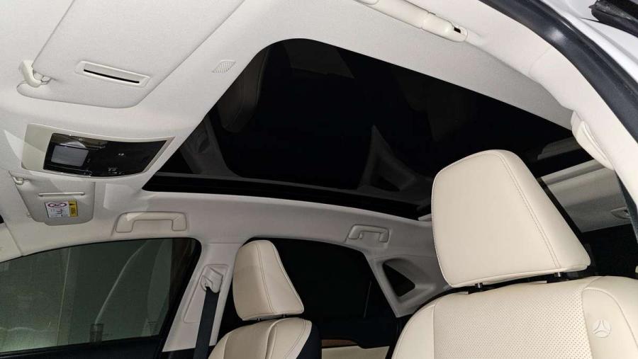 White Lexus NX 300h 2018 in Tallinn, with an engine capacity of 2.49 L and mileage of 109 thousand km for 30495 €, photo 37 on AUTOMOTO.COM.LV