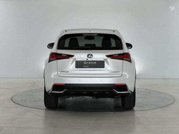 Белый Лексус NX 300h 2018 в Вильнюс, объемом двигателя 2.49 л и пробегом 120 тыс. км за 31000 €, фото 4 на AUTOMOTO.COM.LV