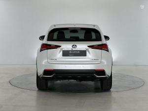Белый Лексус NX 300h 2018 в Вильнюс, объемом двигателя 2.49 л и пробегом 120 тыс. км за 31000 €, фото 5 на AUTOMOTO.COM.LV