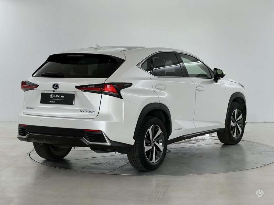 Белый Лексус NX 300h 2018 в Вильнюс, объемом двигателя 2.49 л и пробегом 120 тыс. км за 31000 €, фото 21 на AUTOMOTO.COM.LV