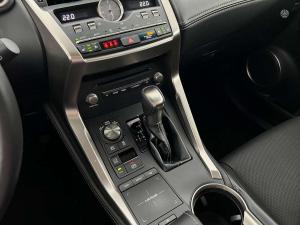 Белый Лексус NX 300h 2018 в Вильнюс, объемом двигателя 2.49 л и пробегом 120 тыс. км за 31000 €, фото 25 на AUTOMOTO.COM.LV