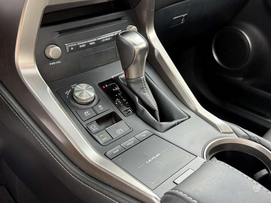 Balts Lexus NX 300h 2018 Viļņa, ar dzinēja tilpumu 2.49 L un nobraukumu 164 tūkst. km par 28000 €, foto 65 vietnē AUTOMOTO.COM.LV