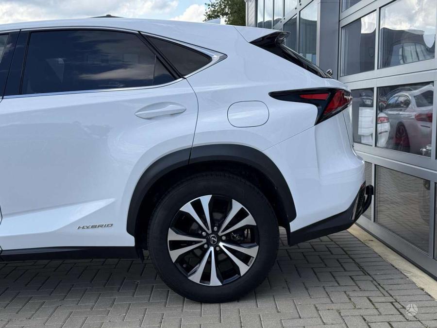 Balts Lexus NX 300h 2018 Viļņa, ar dzinēja tilpumu 2.49 L un nobraukumu 164 tūkst. km par 28000 €, foto 4 vietnē AUTOMOTO.COM.LV