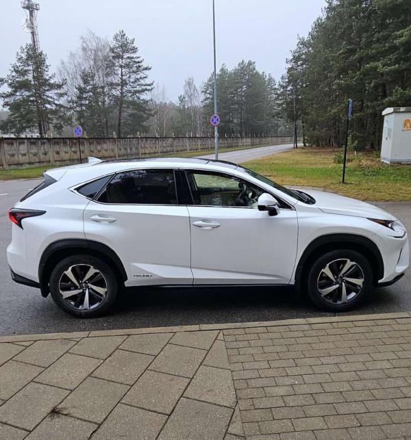 White Lexus NX 300h 2019 in Vilnius, with an engine capacity of 2.49 L and mileage of 75 thousand km for 27999 €, photo 3 on AUTOMOTO.COM.LV
