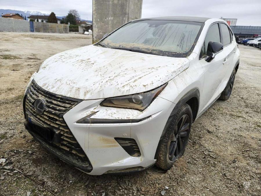 Balts Lexus NX 300h 2019 Panevēža, ar dzinēja tilpumu 2.49 L un nobraukumu 70 tūkst. km par 12500 €, foto 1 vietnē AUTOMOTO.COM.LV