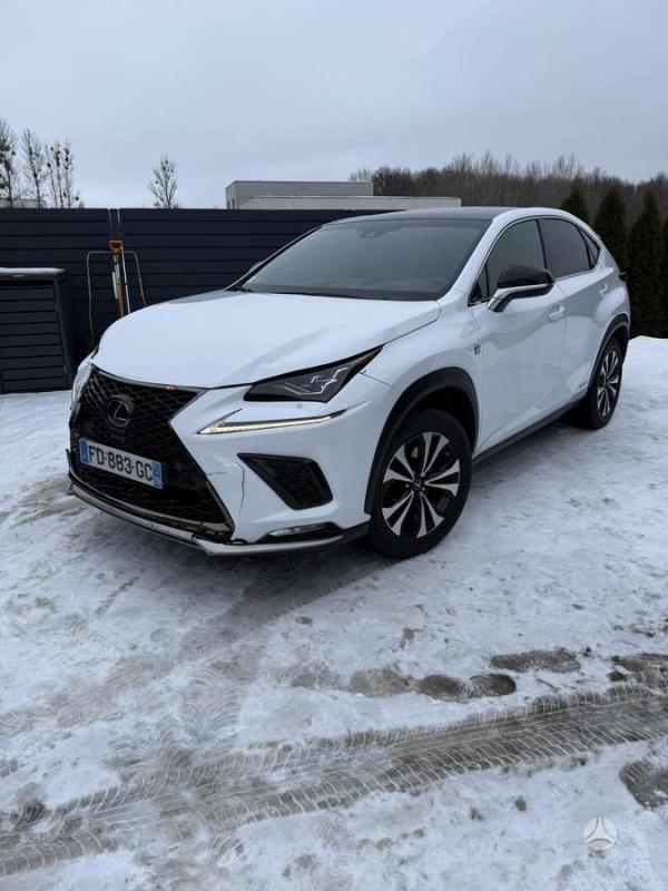 White Lexus NX 300h 2019 in Kaunas, with an engine capacity of 2.49 L and mileage of 92 thousand km for 22900 €, photo 1 on AUTOMOTO.COM.LV