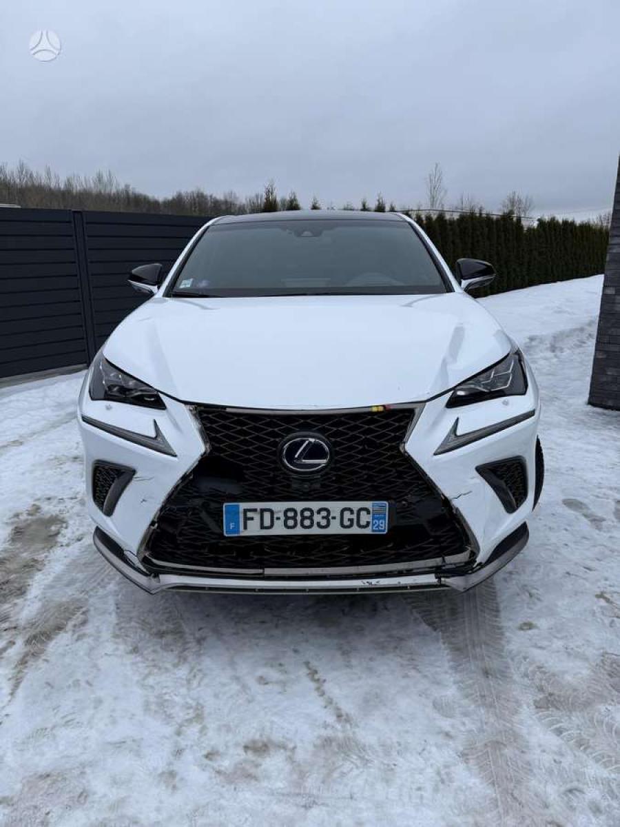 White Lexus NX 300h 2019 in Kaunas, with an engine capacity of 2.49 L and mileage of 92 thousand km for 22900 €, photo 3 on AUTOMOTO.COM.LV