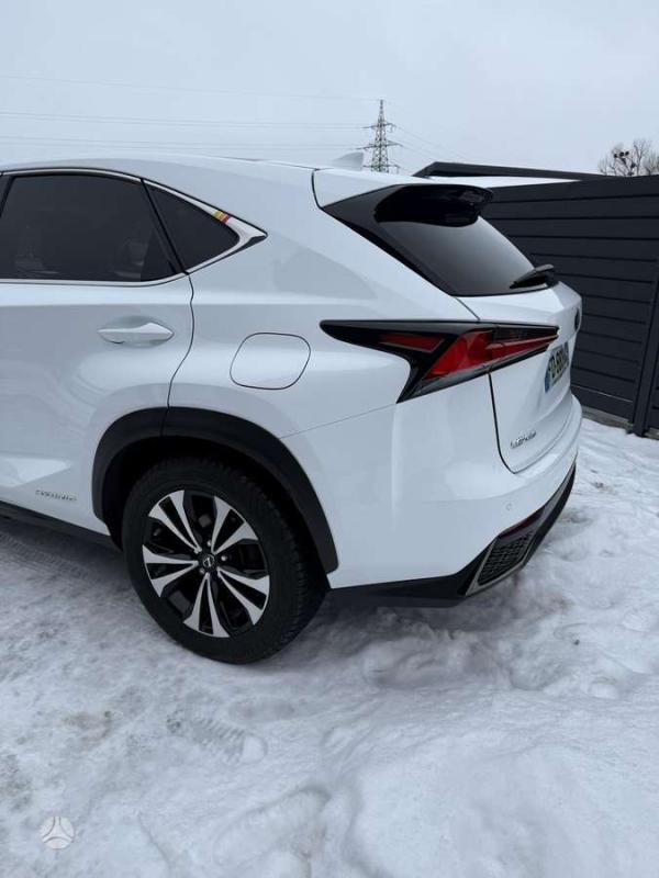 White Lexus NX 300h 2019 in Kaunas, with an engine capacity of 2.49 L and mileage of 92 thousand km for 22900 €, photo 6 on AUTOMOTO.COM.LV