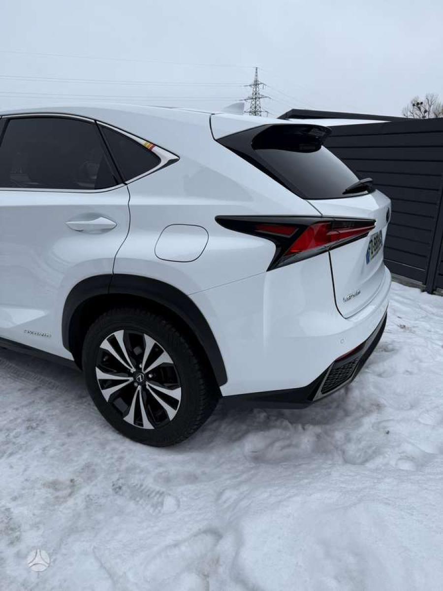 White Lexus NX 300h 2019 in Kaunas, with an engine capacity of 2.49 L and mileage of 92 thousand km for 22900 €, photo 6 on AUTOMOTO.COM.LV