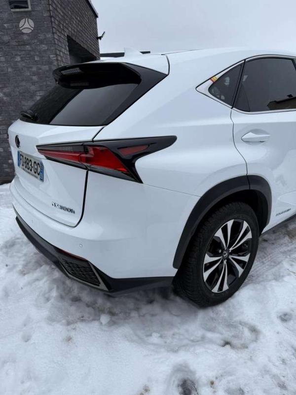 White Lexus NX 300h 2019 in Kaunas, with an engine capacity of 2.49 L and mileage of 92 thousand km for 22900 €, photo 7 on AUTOMOTO.COM.LV