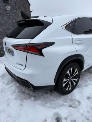 White Lexus NX 300h 2019 in Kaunas, with an engine capacity of 2.49 L and mileage of 92 thousand km for 22900 €, photo 7 on AUTOMOTO.COM.LV