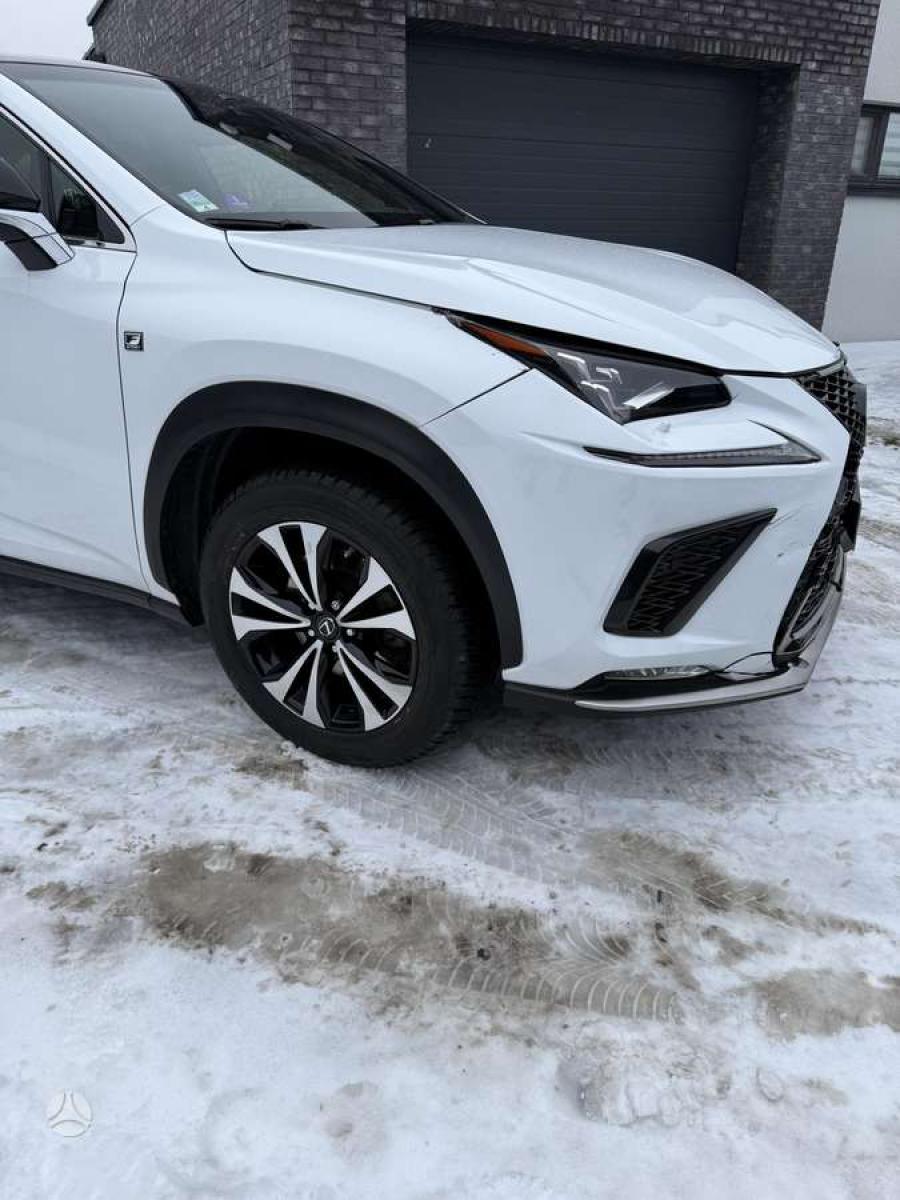 White Lexus NX 300h 2019 in Kaunas, with an engine capacity of 2.49 L and mileage of 92 thousand km for 22900 €, photo 9 on AUTOMOTO.COM.LV