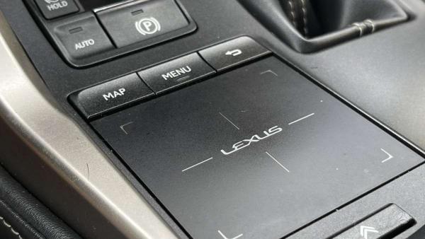 Balts Lexus NX 300h 2019 Marijampole, ar dzinēja tilpumu 2.49 L un nobraukumu 274 tūkst. km par 19700 €, foto 3 vietnē AUTOMOTO.COM.LV