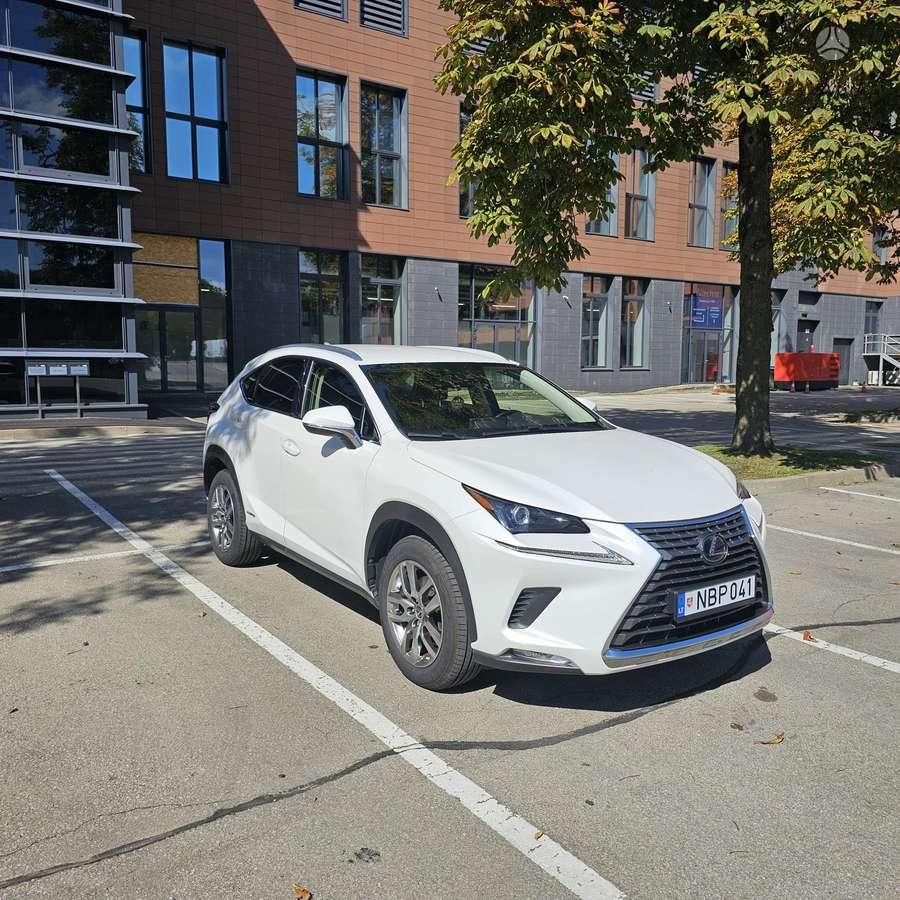 Белый Лексус NX 300h 2019 в Вильнюс, объемом двигателя 2.50 л и пробегом 78 тыс. км за 25900 €, фото 4 на AUTOMOTO.COM.LV